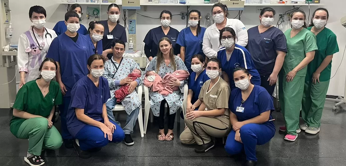 Trigêmeas recebem alta do Hospital Regional - Folha Desbravador